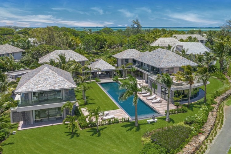 This contemporary villa in Mauritius has its own saltwater pool