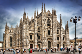 CITY OF FASHION - MILAN