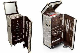 AMAZING JEWELRY TRUNK